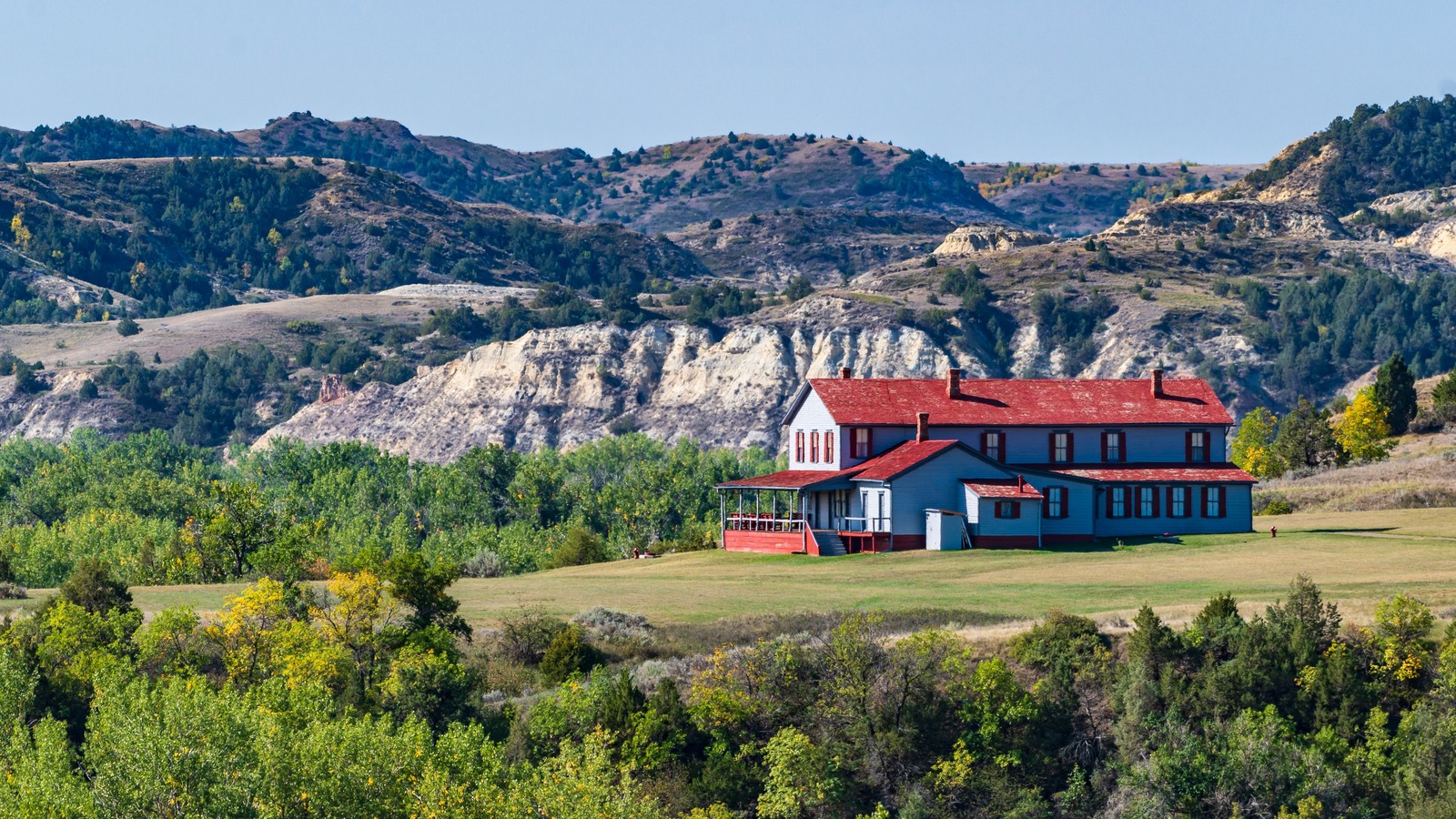 A Gateway Town To North Dakota's Only National Park Has It All From ...