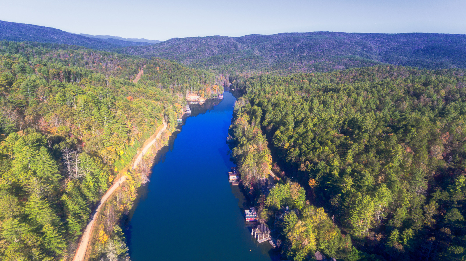A Glistening Man-Made Lake Hidden In Georgia's Blue Ridge Mountains Is ...