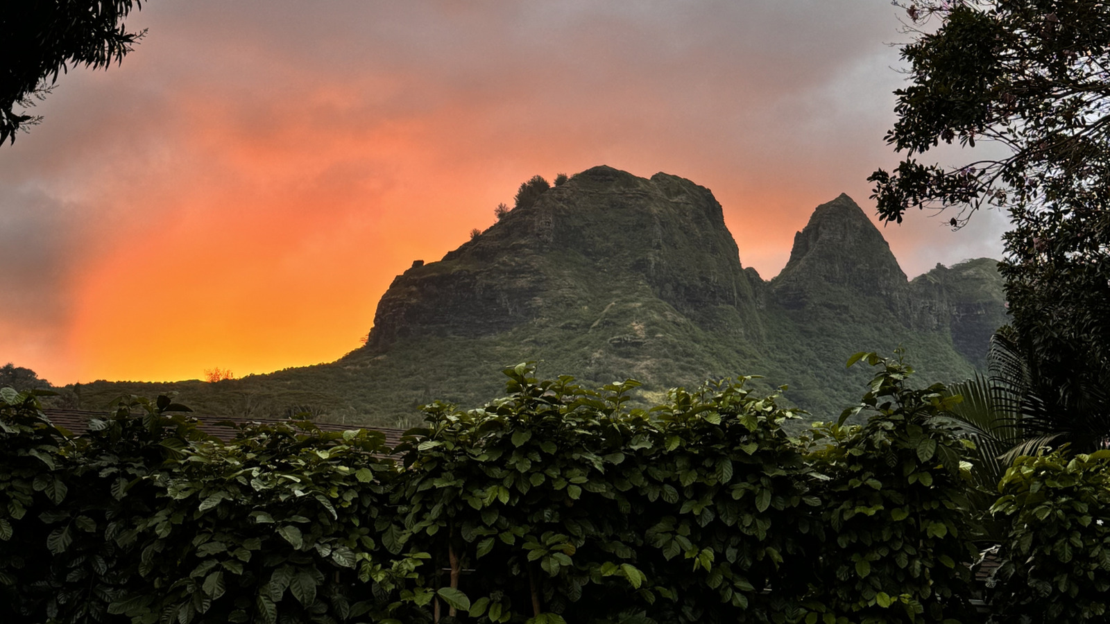 A 'Hole-In-The-Mountain' Near Kauai's Northeast Corner Is One Of The ...