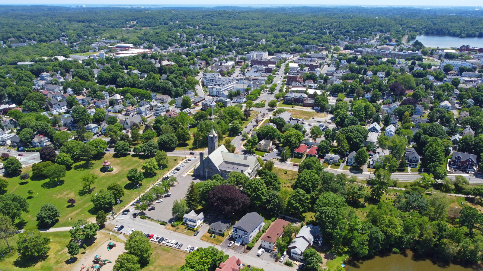 A Lovely Suburban Massachusetts Town Near Boston Offers Stunning Lake ...