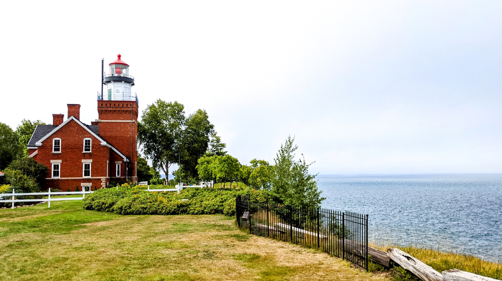 A Magical Overnight Stay In This Charming Michigan Lighthouse Offers ...