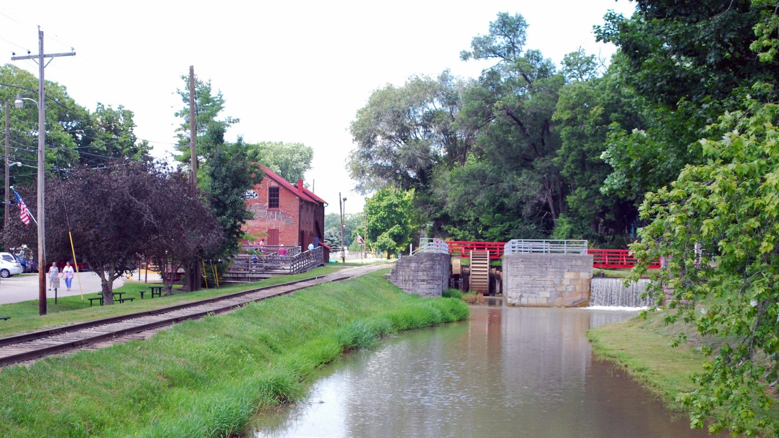 A Road Along Indiana's Prettiest Canal And Several Small Towns Must Be ...