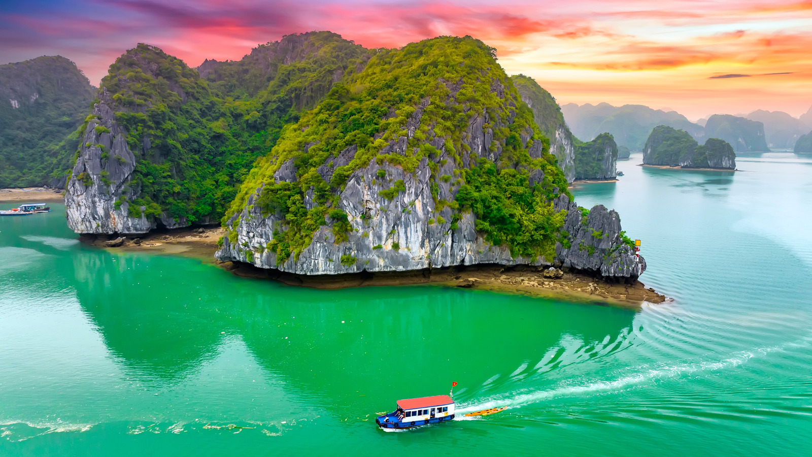 A Secluded And Uncrowded Vietnamese Bay Offers Unbeatable Excursions At ...