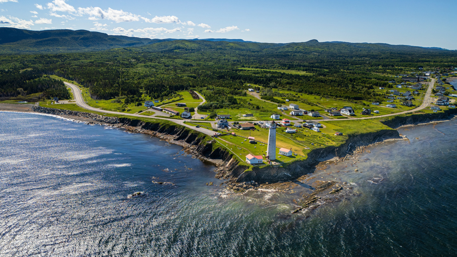 A Secret Quebec Peninsula Offers Sweeping Vistas Dotted With Serene ...