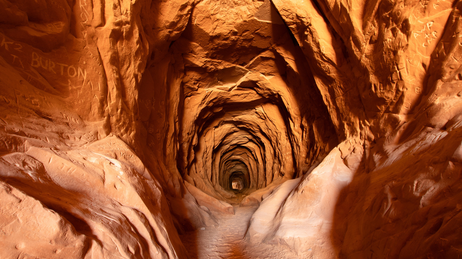 A Short And Scenic Utah Trail Inside A Mountain Cave Offers A Stunning ...