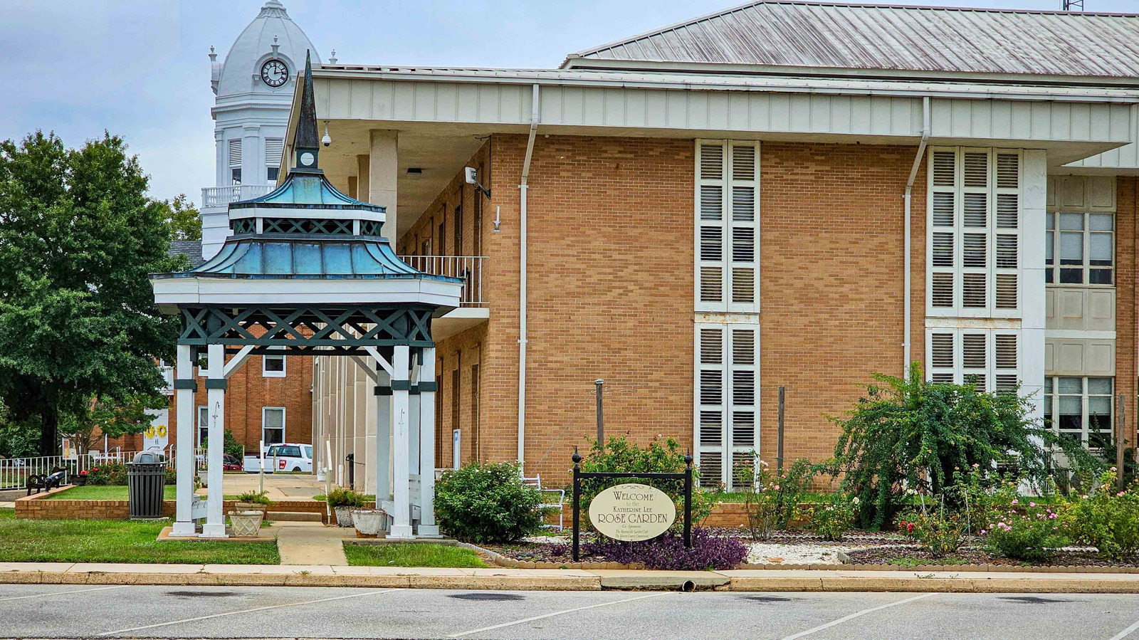 A Sleepy And Cozy Little City Called The 'Literary Capital Of Alabama ...