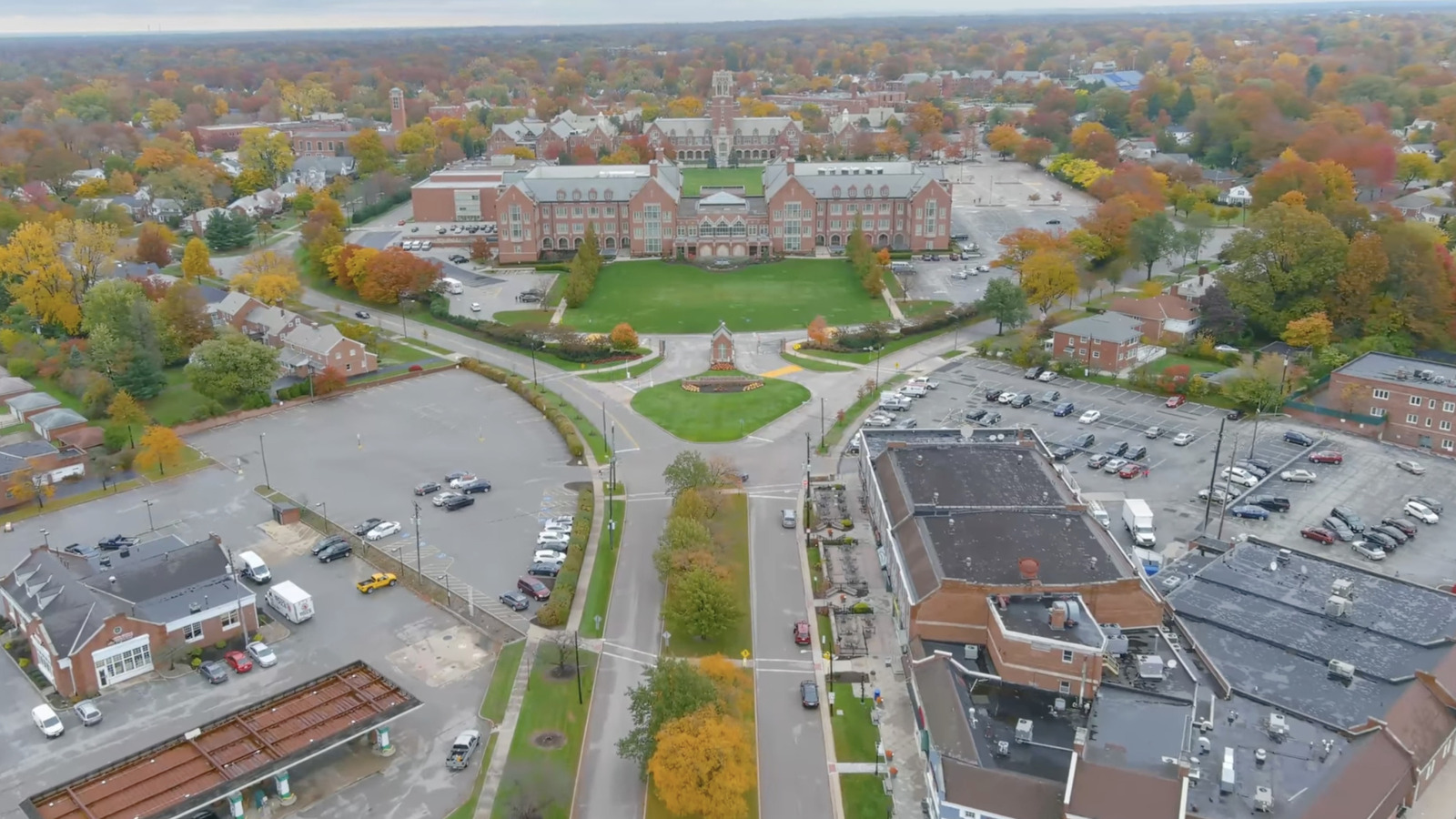 A Top Ohio College Town Is A Suburb Of Cleveland Known For Charming ...