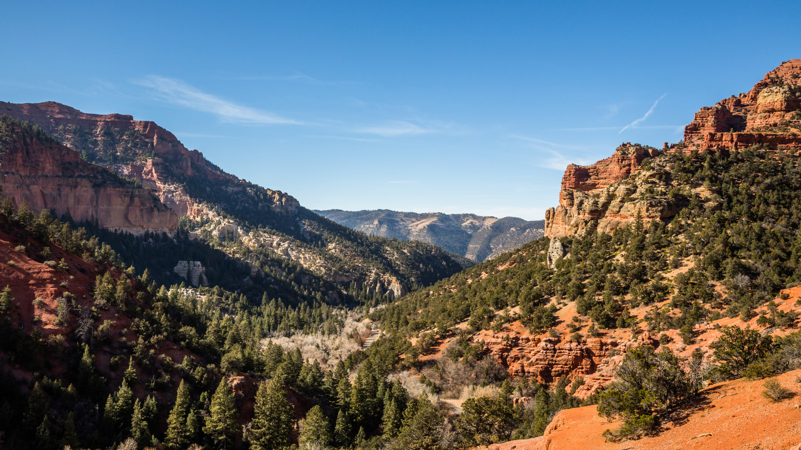 A Utah Trail Situated Between Zion And Bryce Canyon National Parks Is ...