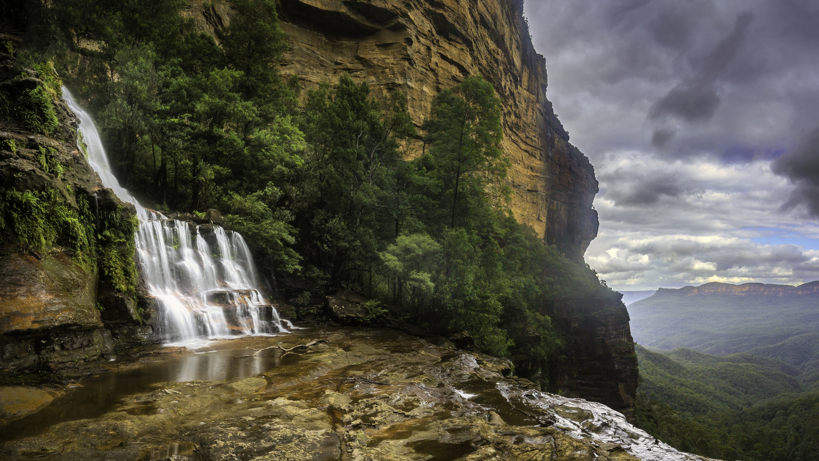 Australia's Blue Mountains Have Stunning Waterfalls And Adventurous Hikes