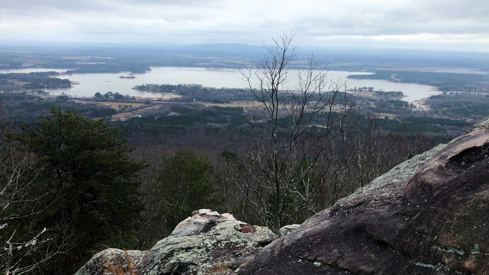 Alabama's Cozy Town Hidden In The Appalachians Has A Scenic Lake And ...