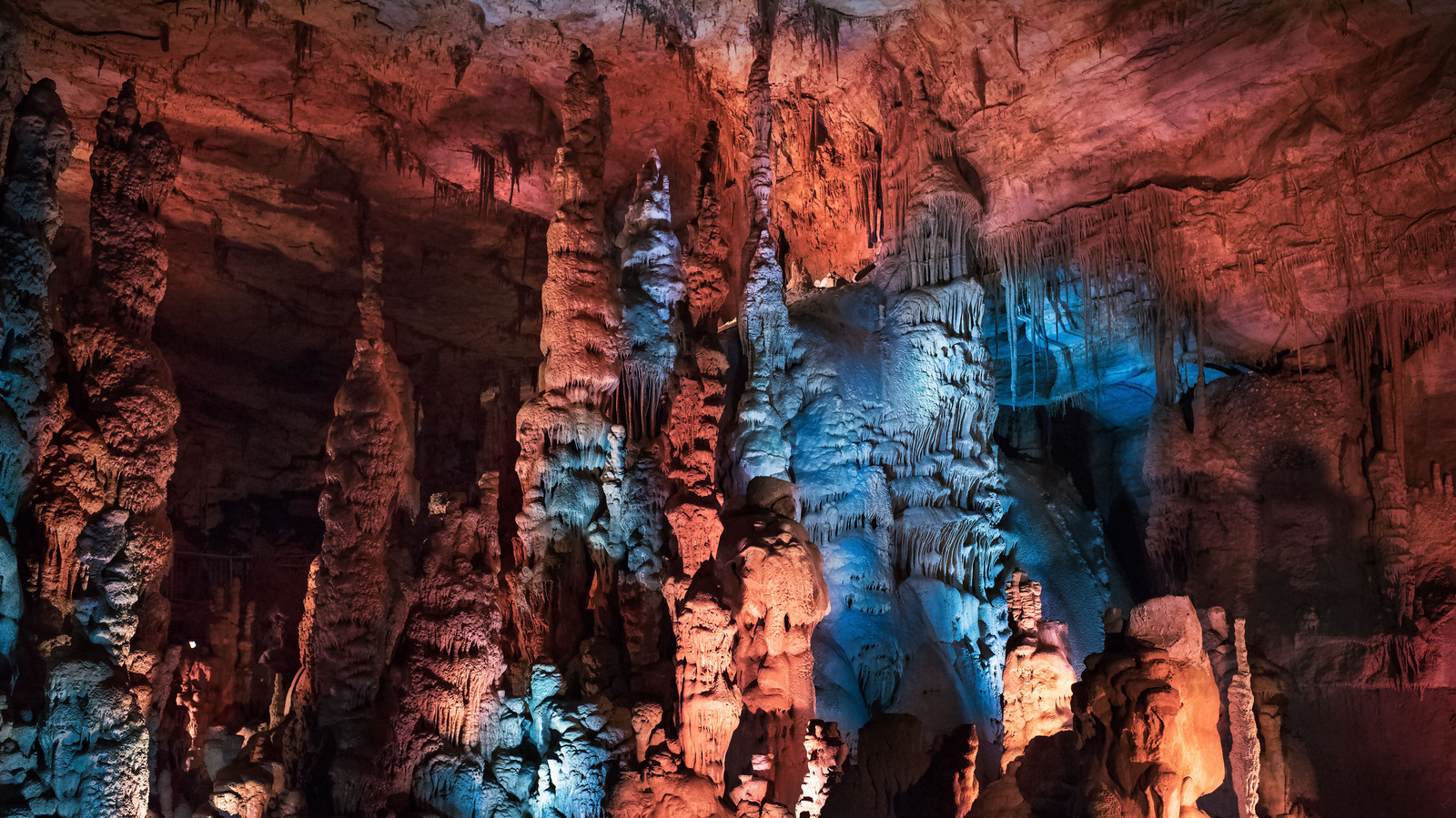 Alabama's Underrated State Park Boasts Stunning, Accessible Caverns And ...