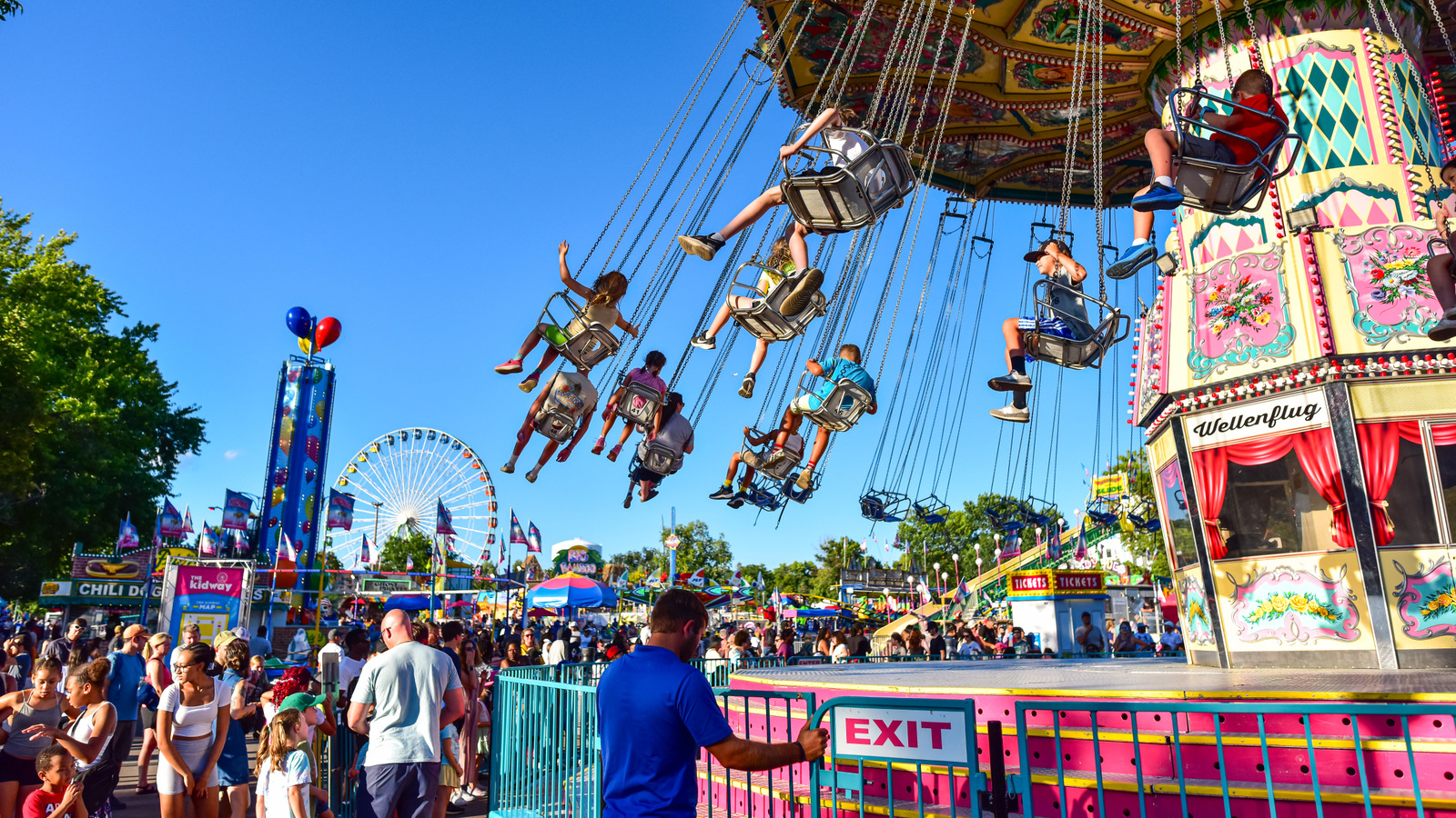 Amusement Park Employees Reveal The Most Absurd Things They've Seen ...