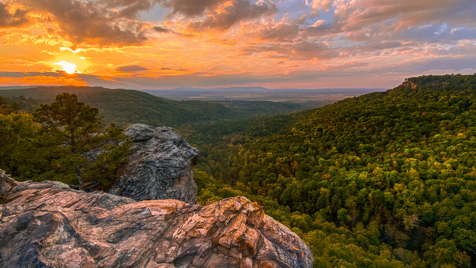 An Ultra-Chic Cave Lodge In The Ozarks Offers A Natural Rock Waterfall ...