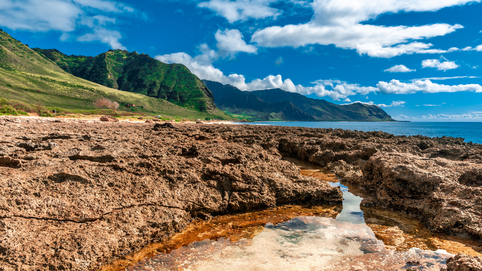 An Underrated Hawaiian State Park Is A Hidden Paradise With Captivating ...