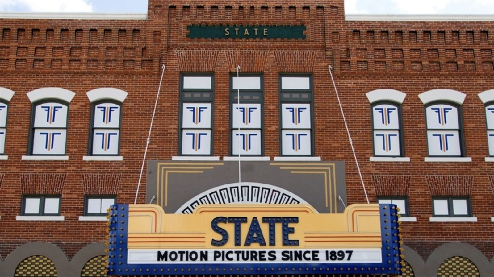An Unexpected Midwest Destination Is Home To The Oldest Operating Movie ...