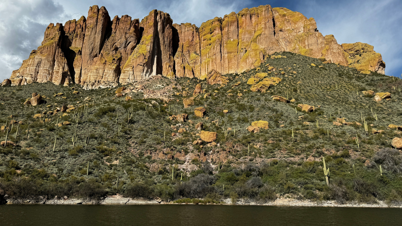 Arizona's Remote Lake Offering Endless Water Sports Is Surrounded By ...
