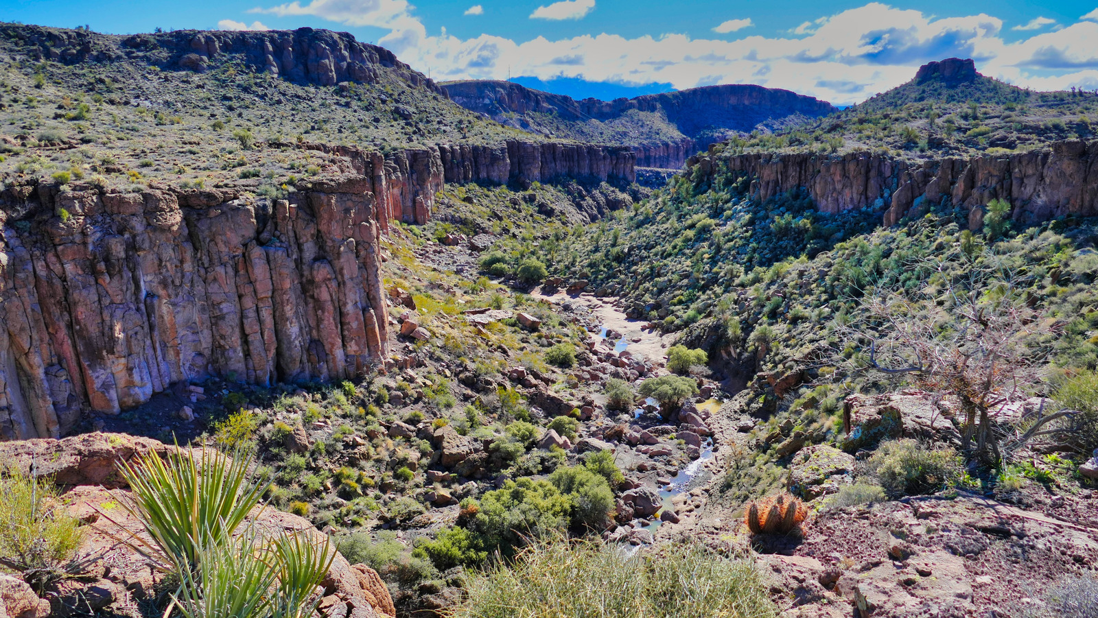 Avoid Red Rocks Crowds On This Hidden Arizona Loop Trail With Canyon ...