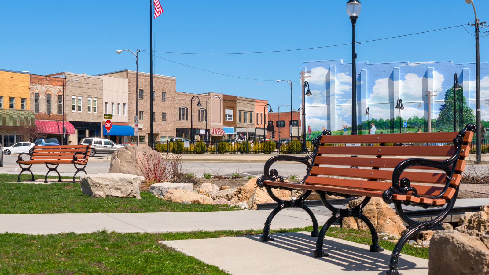 Between Indianapolis And St. Louis Is Illinois' Lovely City With Tasty ...