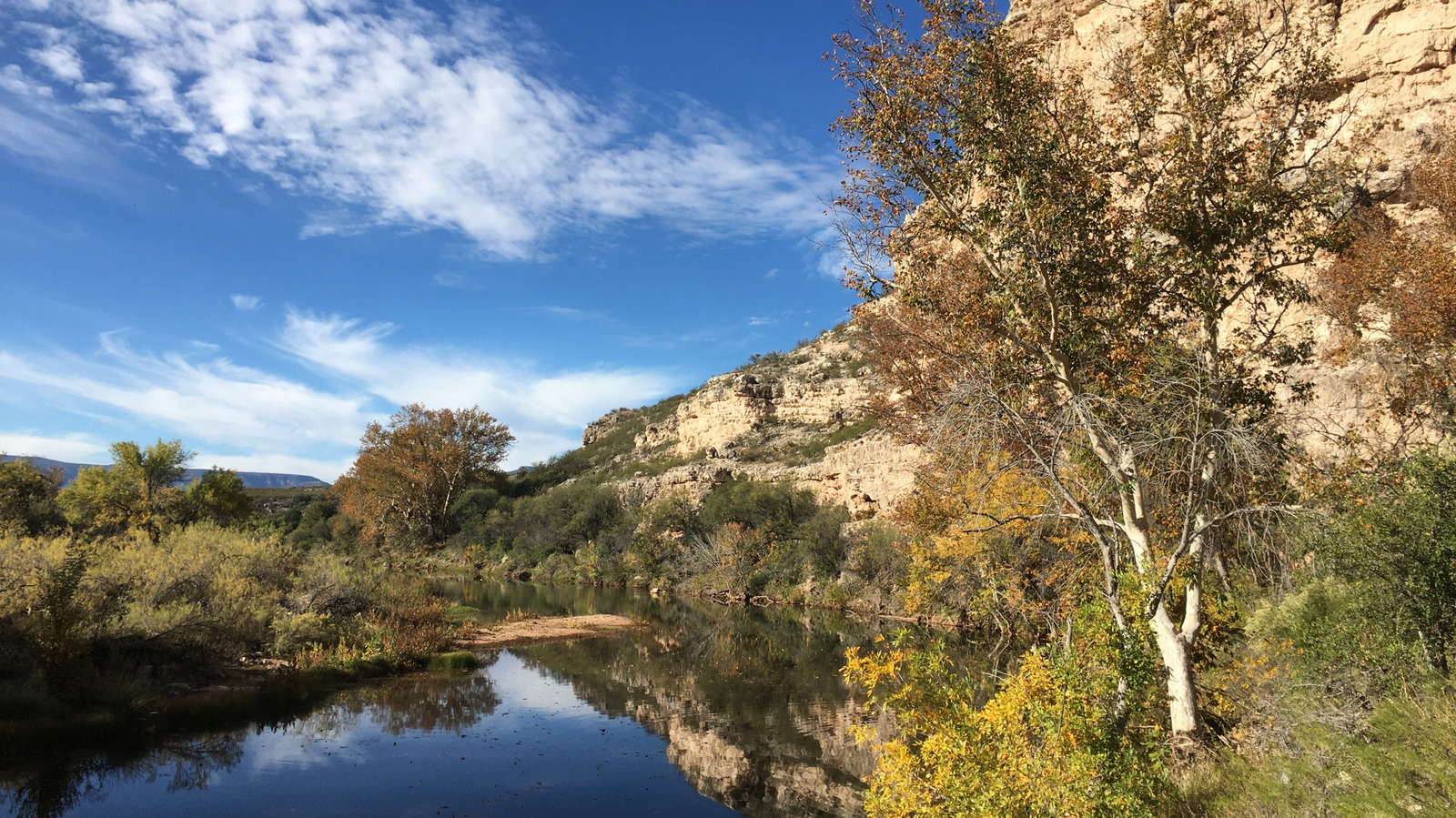 Between Phoenix And Flagstaff Is Arizona's High Desert Hideaway With ...