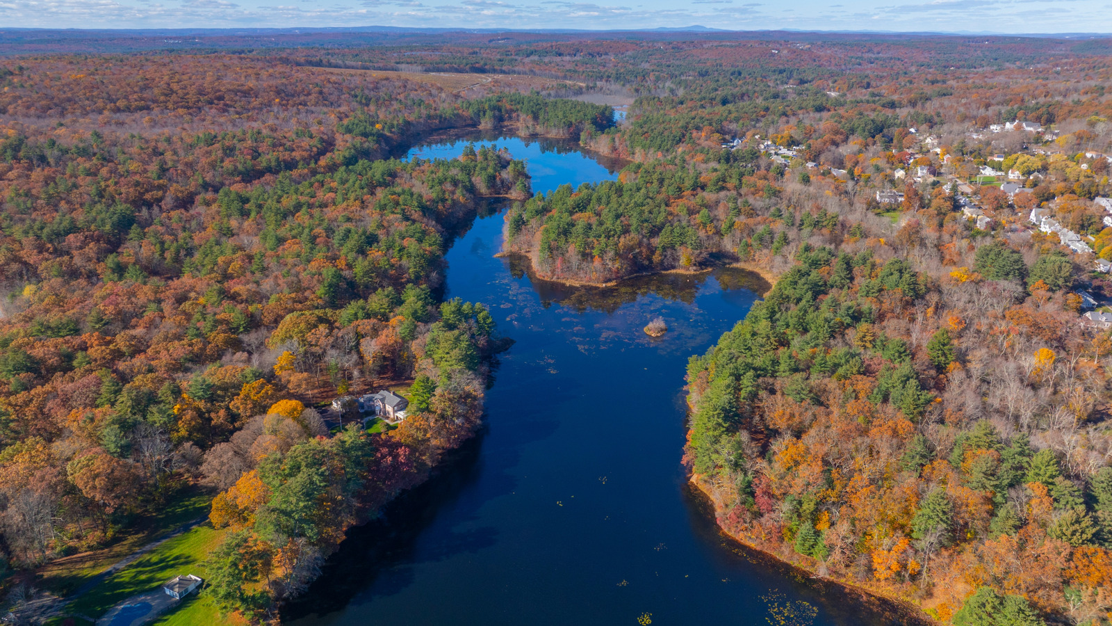 Between Providence And Worcester Is A Charming Suburb With A Historic ...