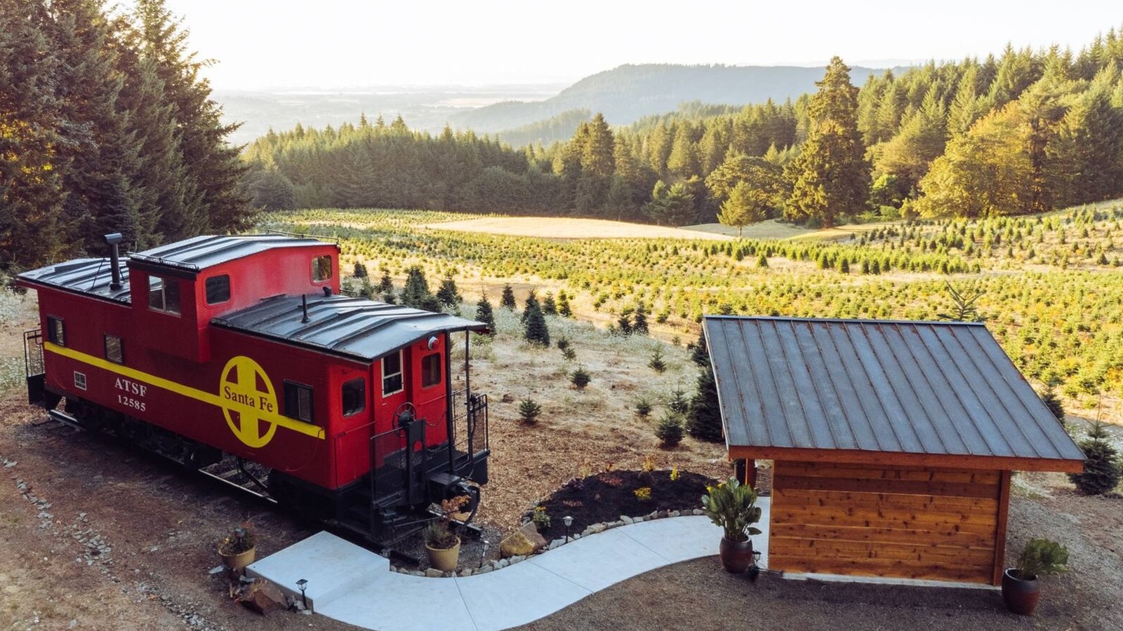 Between Salem And Eugene Is Oregon's Most Unique, Guest-Favorite Airbnb ...