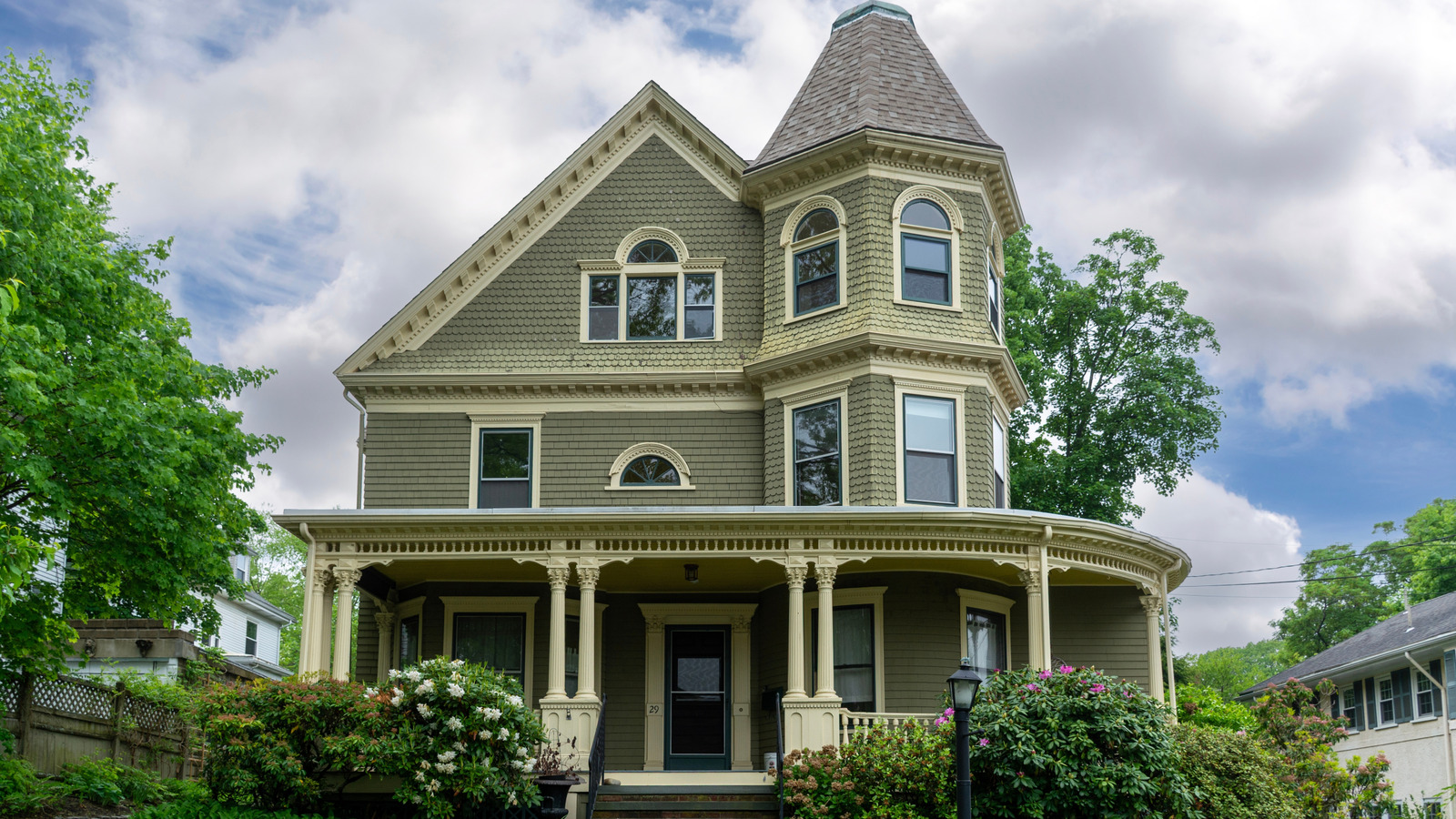 Boston's Leafy Suburb Known As The 'Garden City' Is Made Up Of 13 ...