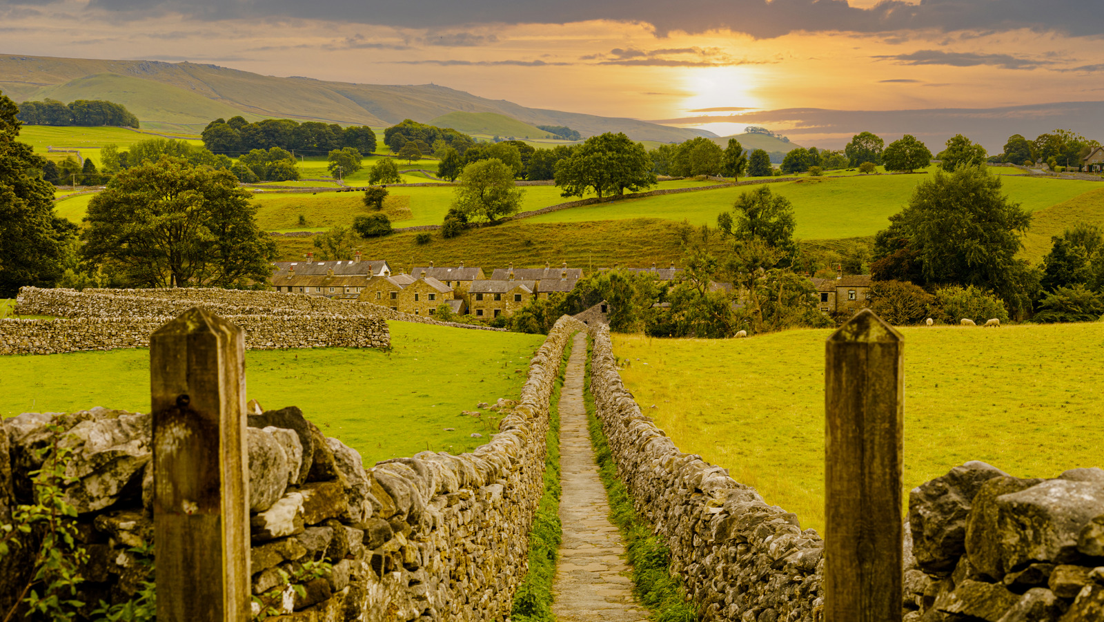 Brave The Rain For Breathtaking Vistas At This Lovely Destination In ...