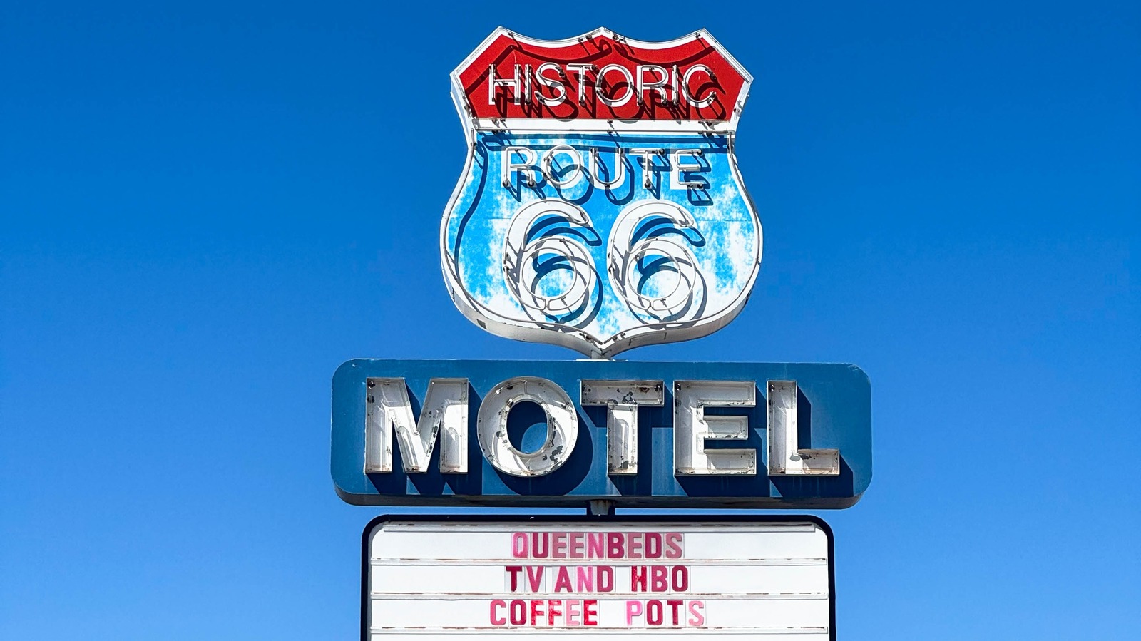 California's Affordable Motel On Route 66 Is A Fun And Kitschy, Retro ...