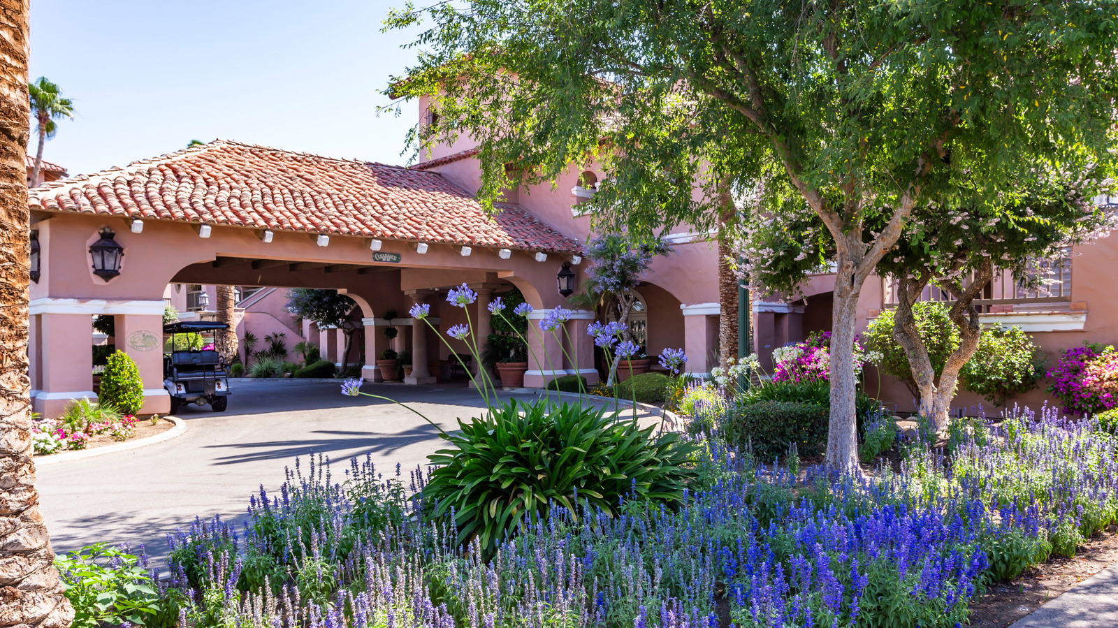 California's Largest Cattle Ranch Is A Historic Roadside Resort With ...