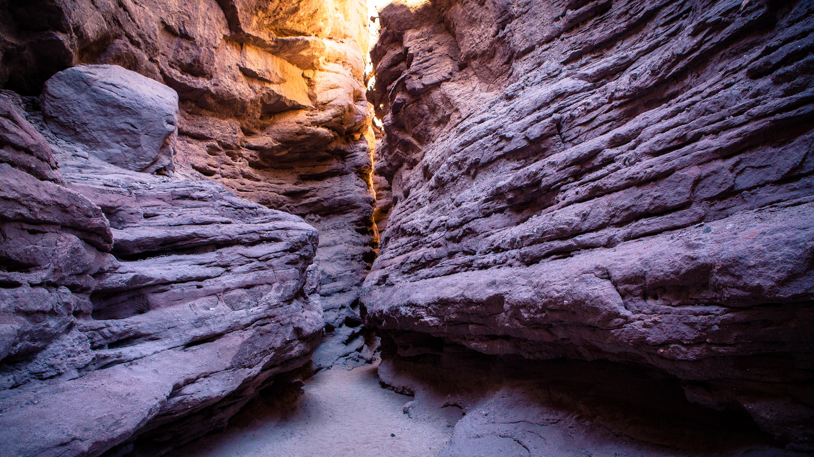 California's Most Colorful Desert Canyon Hike Is An Awe-Inspiring ...