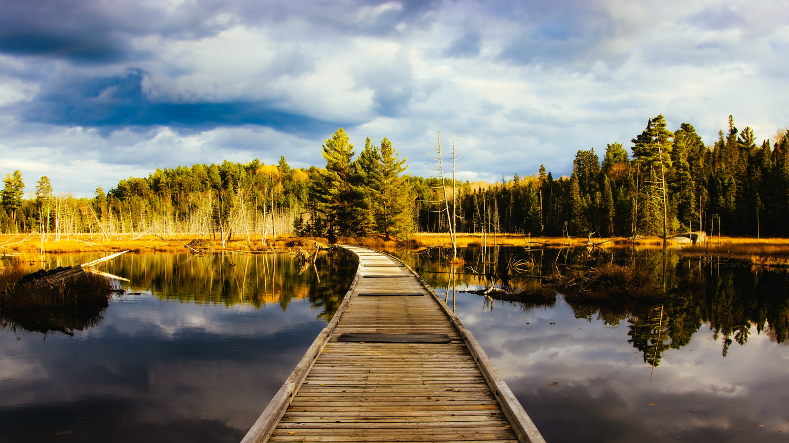 Canada's 'Gateway To Ontario's Wilderness' Is A Northern Municipality ...