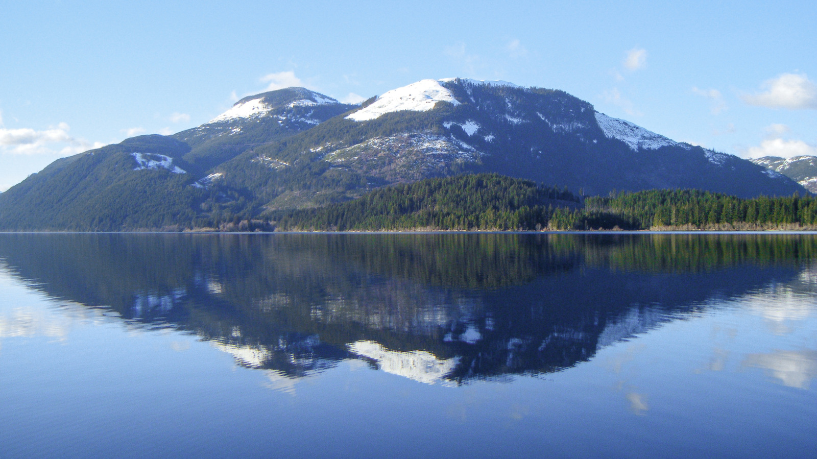 Canada's Scenic Island Town Is A Retirement Gem With Lake Fun, Parks ...