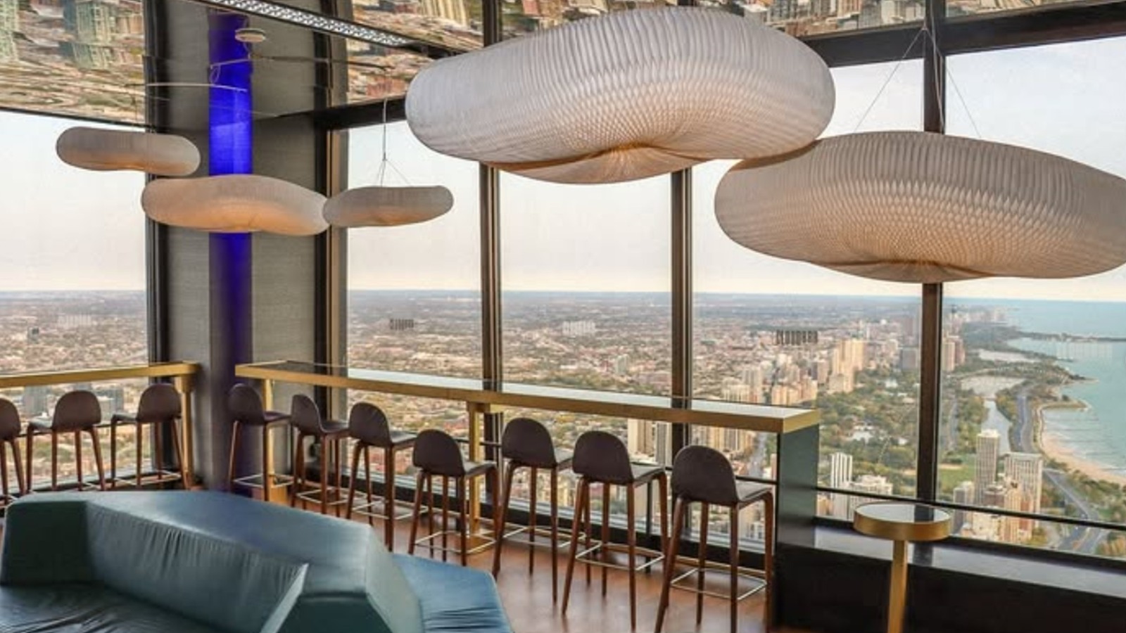 The CloudBar Is Chicago's Highest Cocktail Bar With 360 Views Of The City