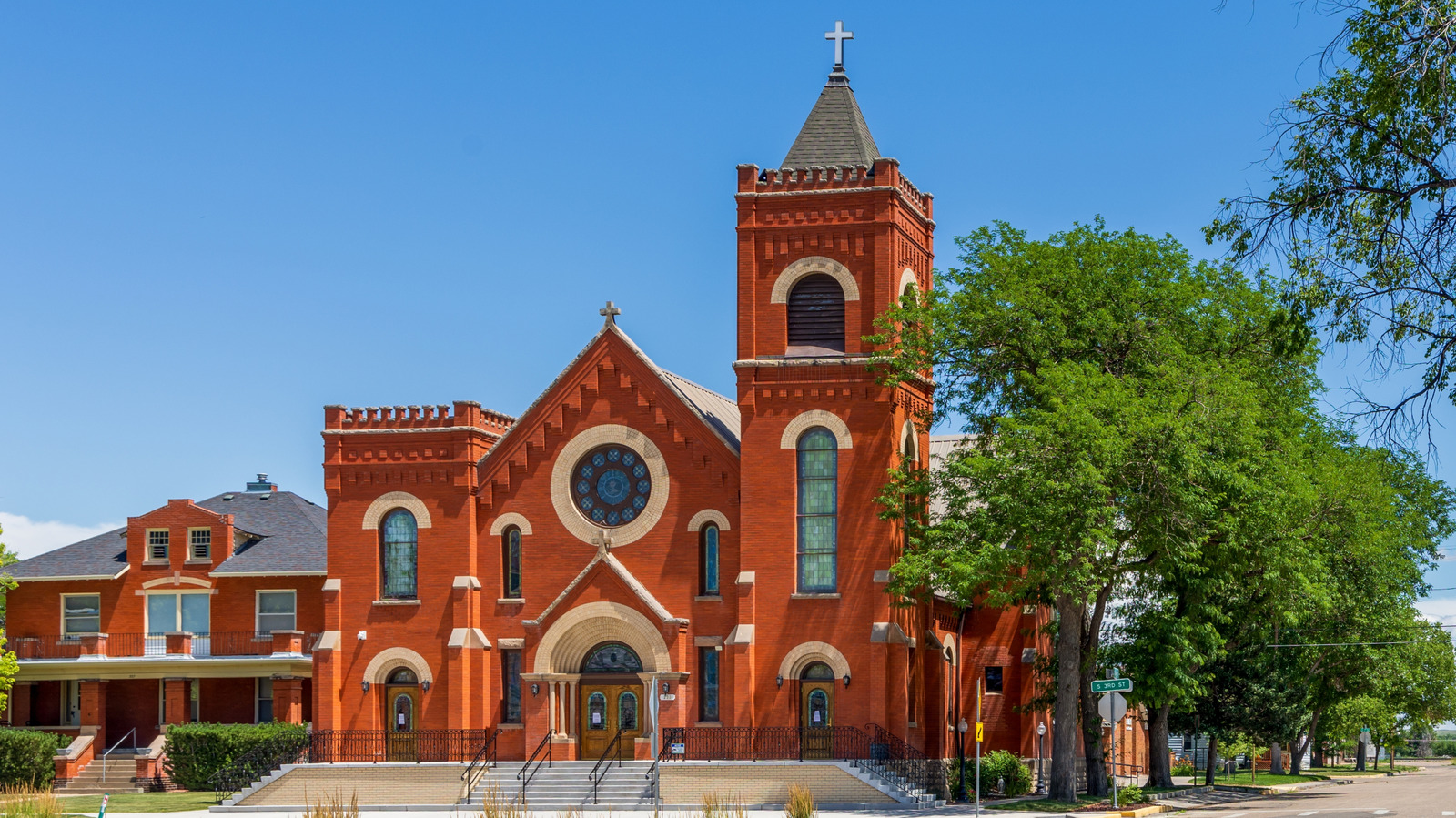 Colorado's High Plains Hide An Underrated, Artsy City With Sculptures ...