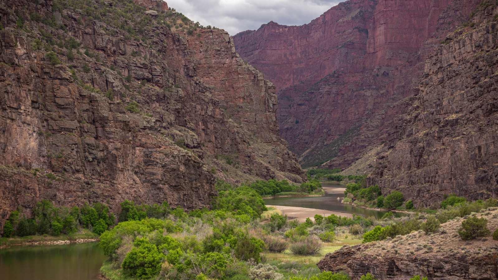 Colorado's Sculpted Canyon Is A Red-Rock Reverie Of Folding Cliffs And ...