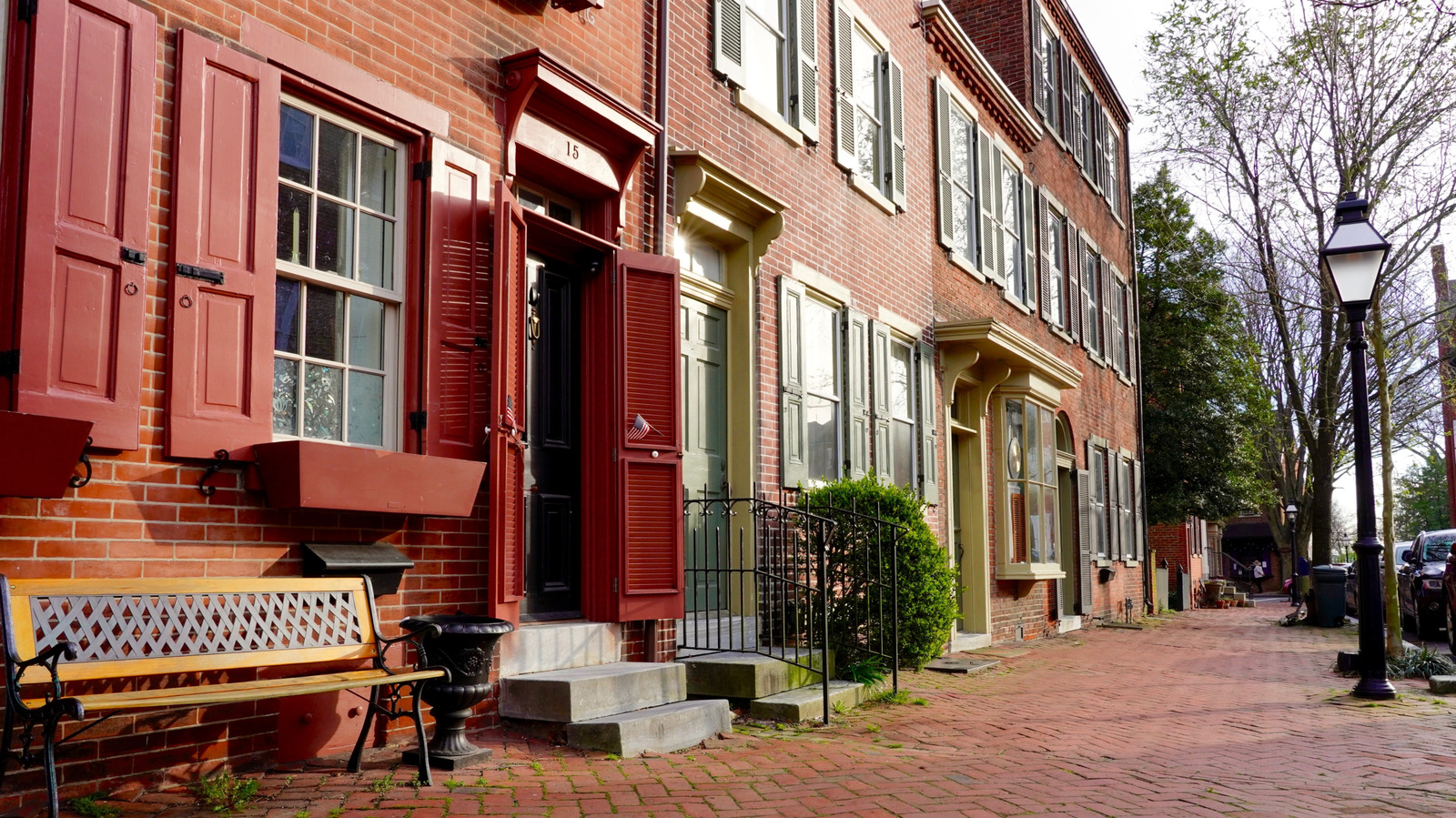 Delaware's Underrated Riverfront City Is Frozen In Time With Cobbled ...