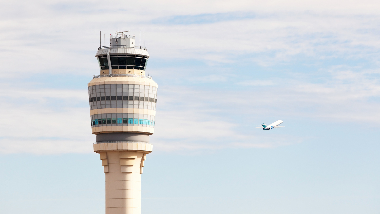 Delta CEO Shares Stunning Claim About America's Outdated Air Traffic ...