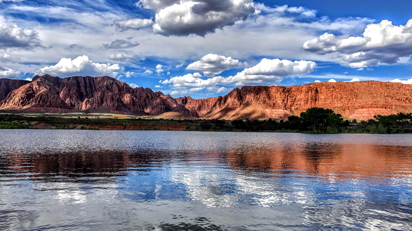 The Lesser-Known Fire Lake Park Features Utah's Stunning Red Rocks