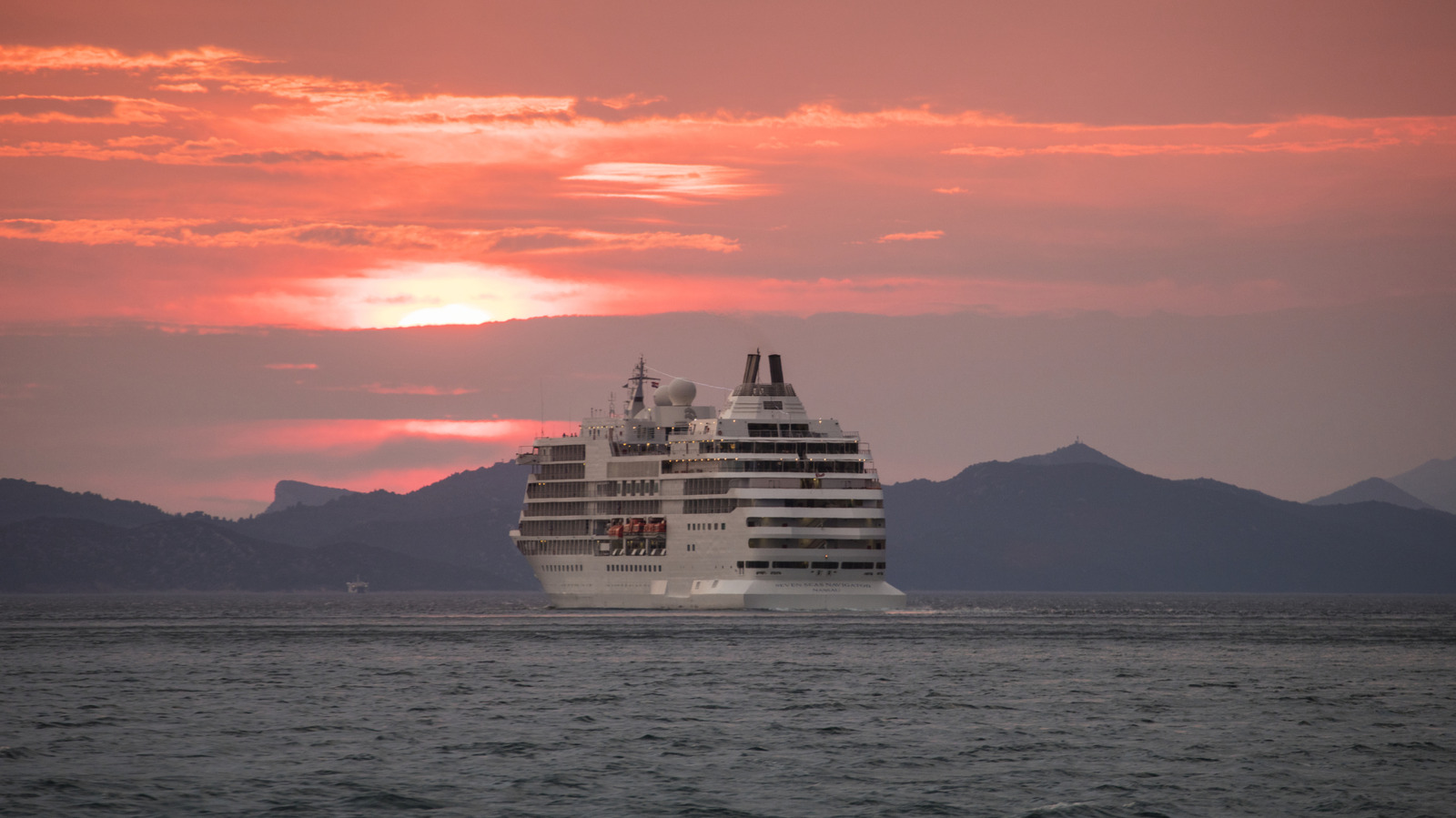 Do Cruise Ships Have Morgues? Here's What Happens When A Passenger Dies ...