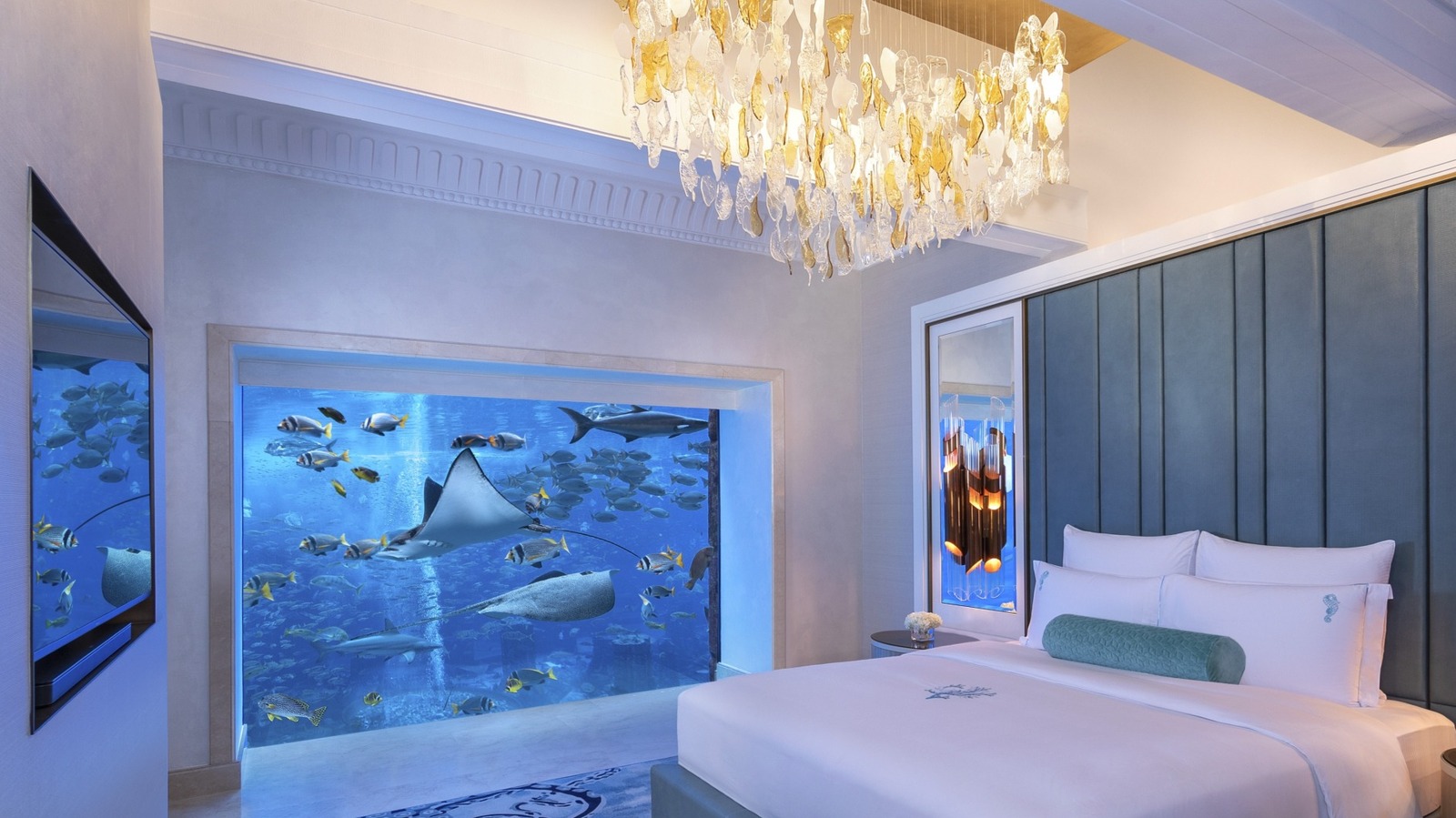 Dubai's Wildly Luxurious Underwater Hotel Suite Offers Mesmerizing ...