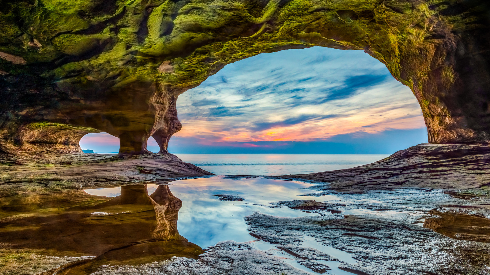 Explore Sandstone Cliffs, Caves, And Pillars On This Stunning Midwest ...