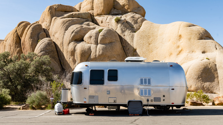 The 5 Best Destinations To Glamp Right By Joshua Tree National Park ...