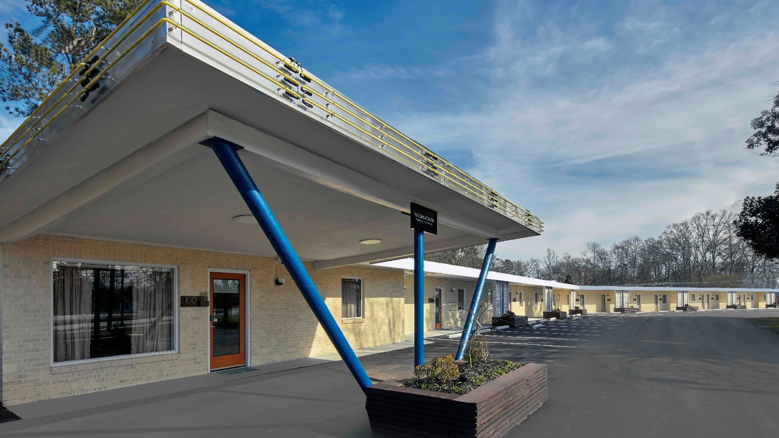 Georgia's Most Intimate Roadside Stay Is A Mid-Century Dream Wrapped In ...
