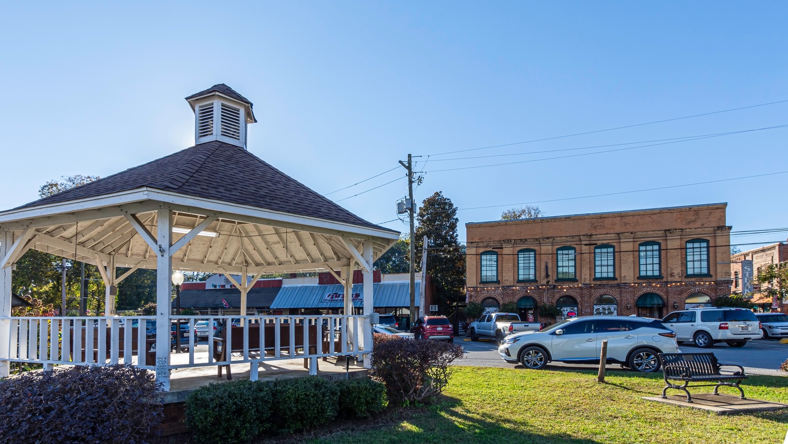 Georgia's Under-The-Radar Town Is An Outdoor Paradise With Scenic ...