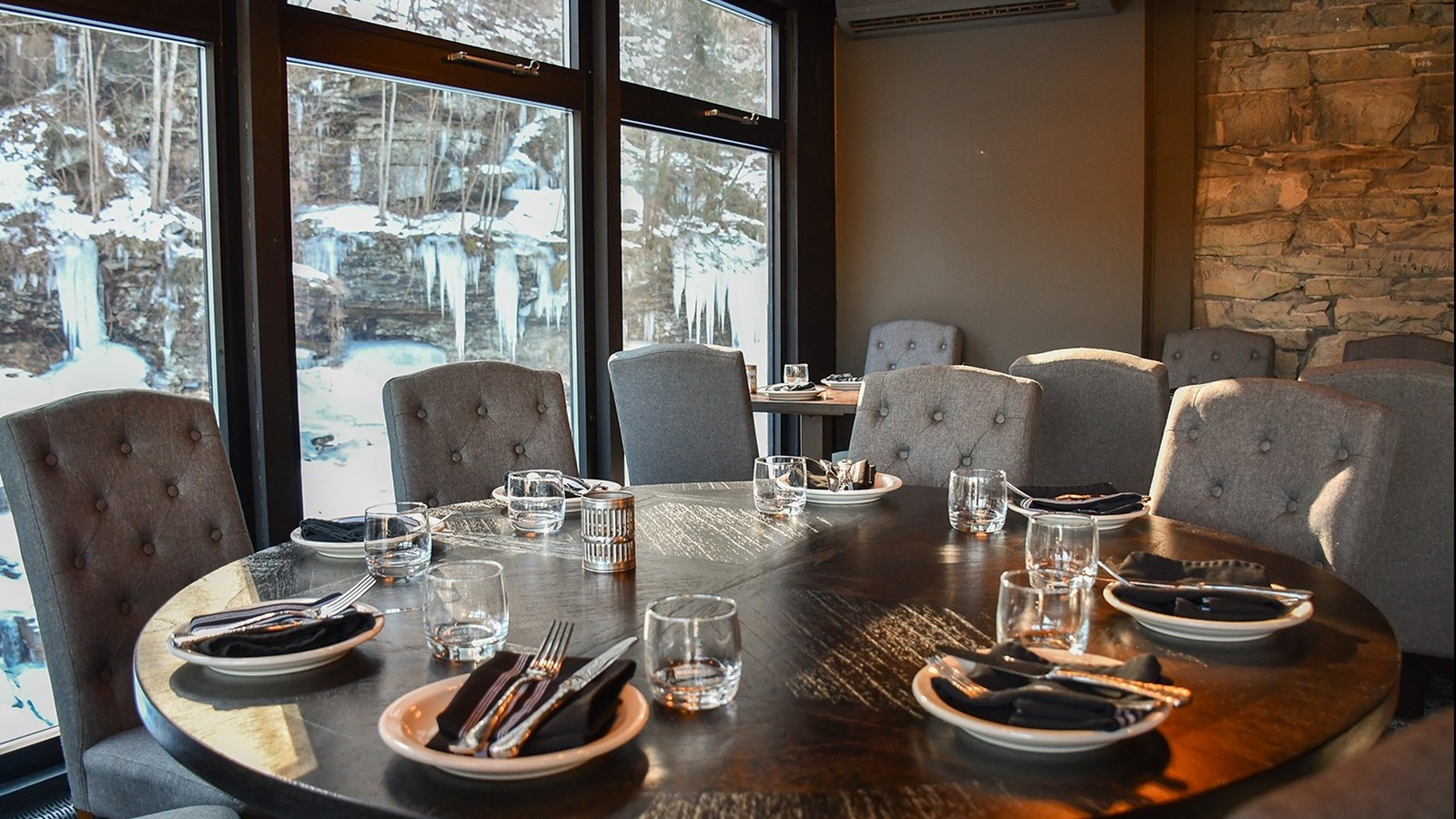 An Elegant Pennsylvania Restaurant In The Pocono Mountains Has Dramatic ...