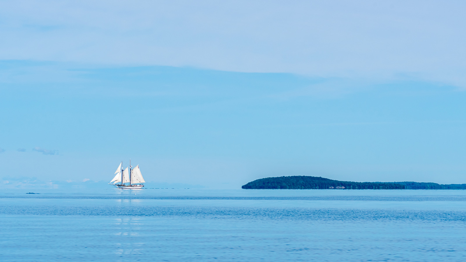 Hidden In The Depths Of Lake Michigan Lies A Fascinating Landmark ...