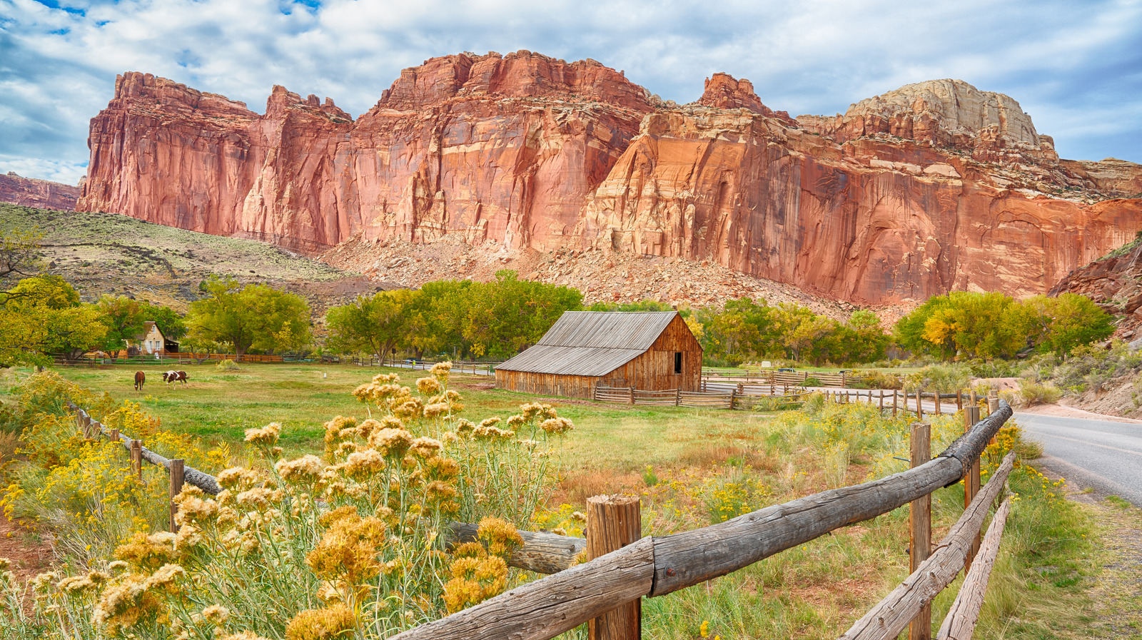 Hidden In Utah's Capitol Reef National Park Is A Charming Homestead ...