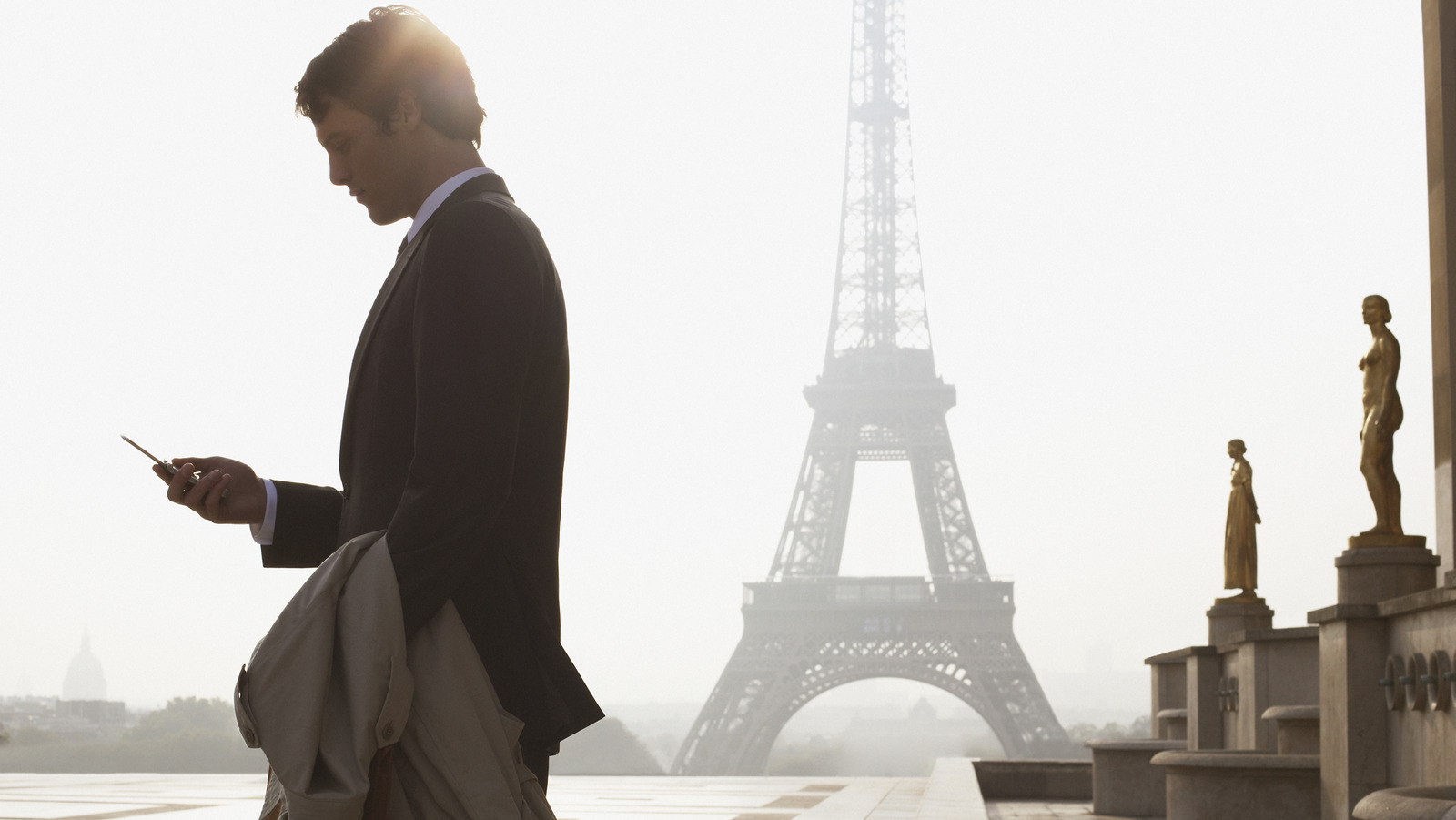 How To Avoid The Bizarre 'Paris Syndrome' On Your Vacation To The City