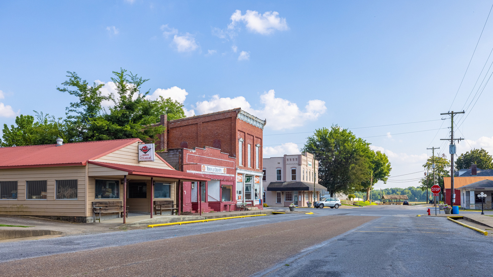 Illinois' Quaint Riverfront Village Has Unique Floating Bars, Limestone ...