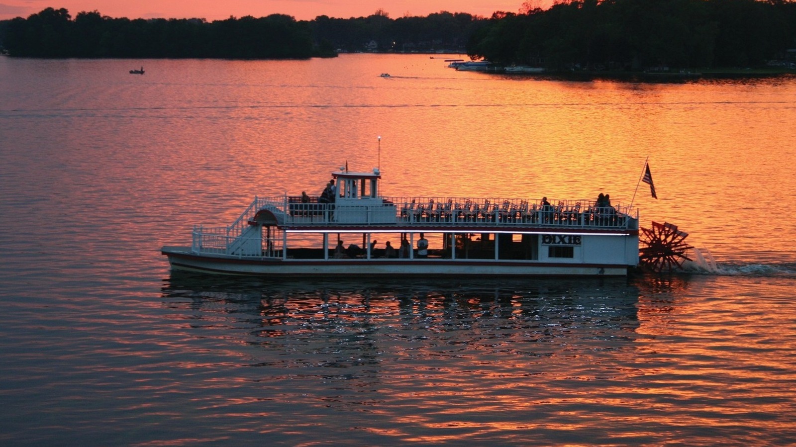 Indiana's Oldest Sternwheel Boat Provides The Perfect Lake Adventure ...